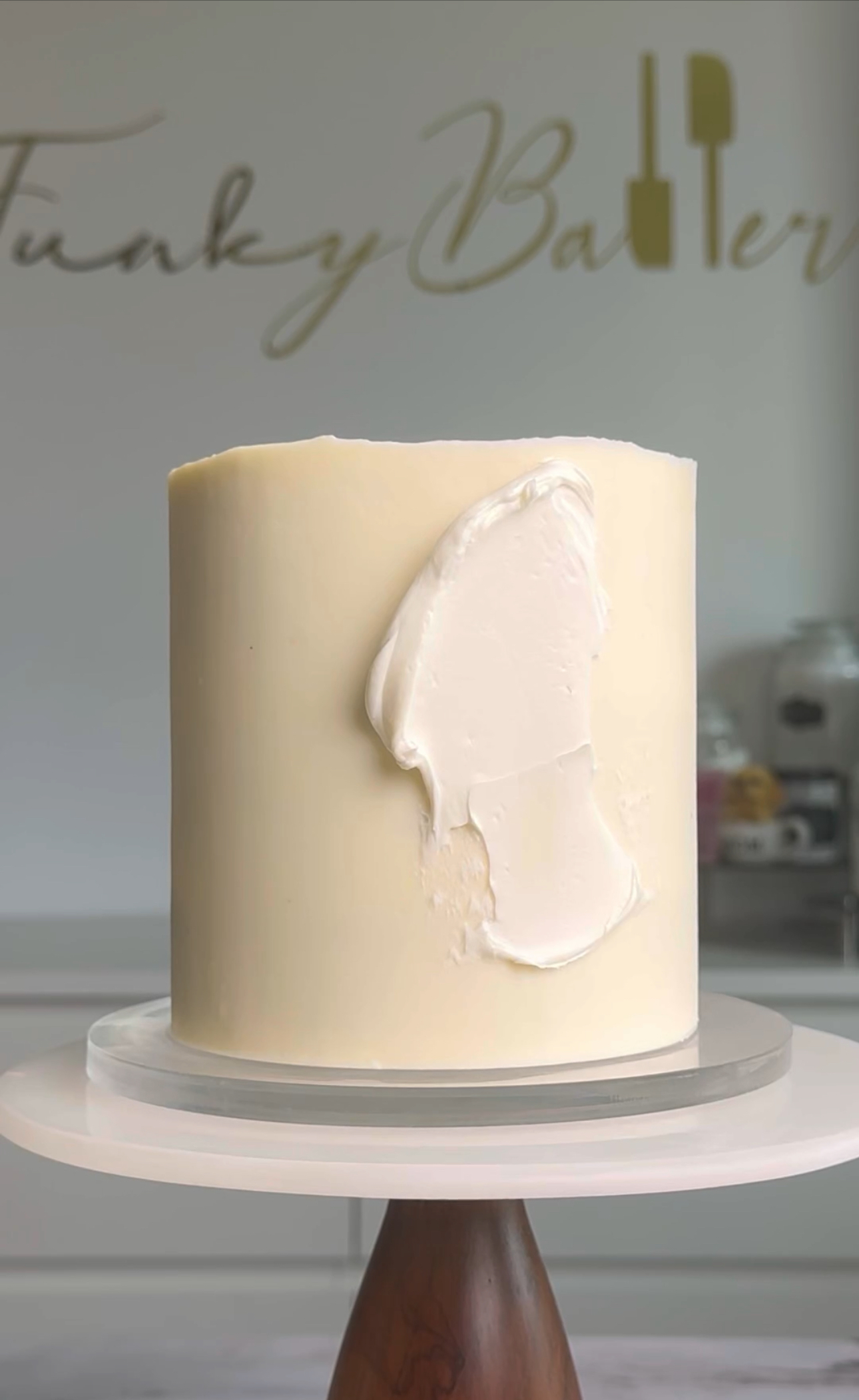 How to Whiten Buttercream (and Cancel That Yellow Tint!) : Tips ...